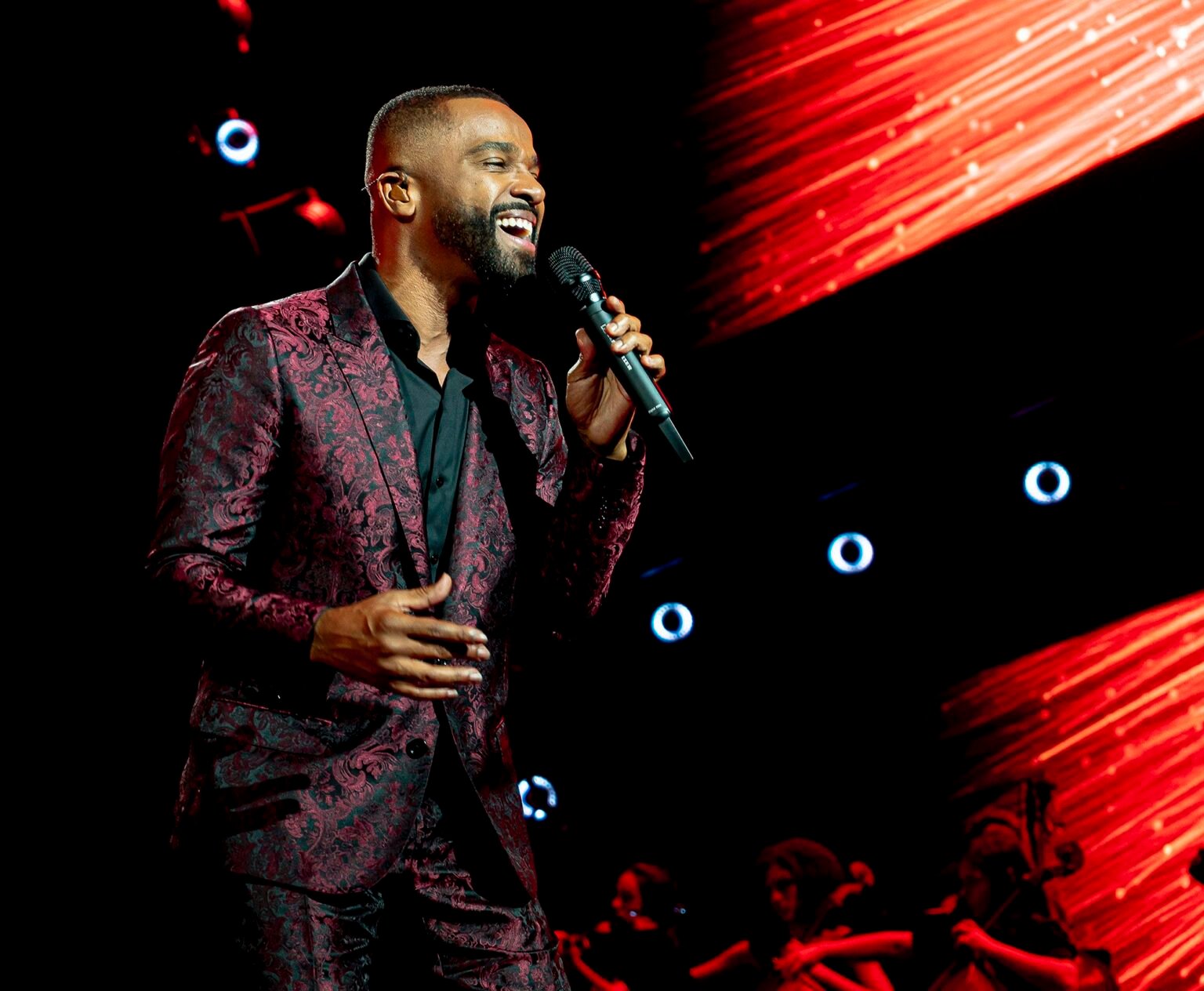 Alexandre Pires lança Latin Lover Pt.2, álbum gravado ao vivo em ...